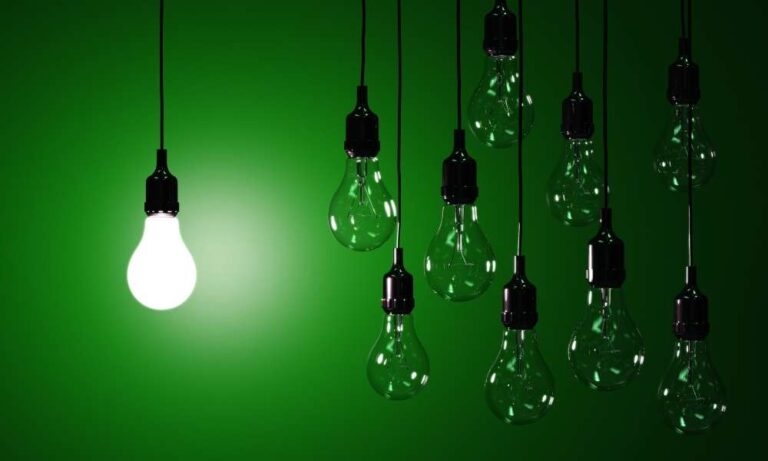 How To Hang Christmas Lights Outdoor | Home Artic