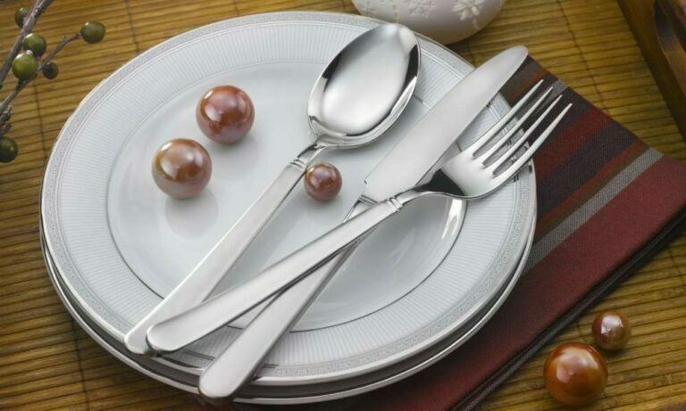 How To Choose A Formal Dinnerware Set | Home Artic