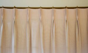 How To Hang Curtains In A Dorm Room | Home Artic